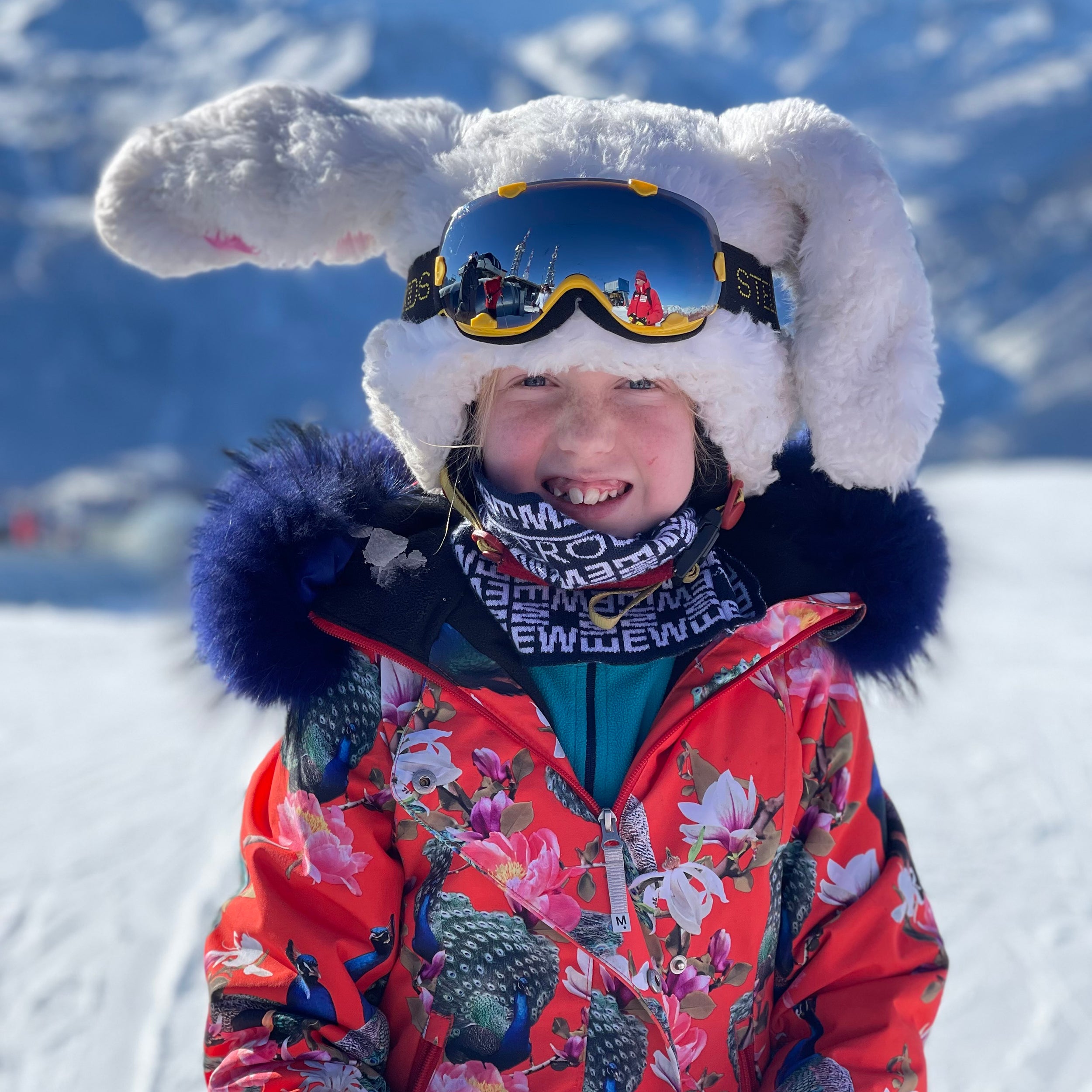 Ski-Style: Apres-Ski Knitted Wool Scarves and Snoods – Waring Brooke